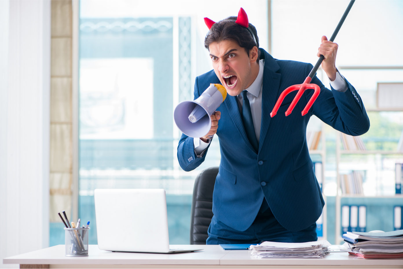 7 Warning Signs of Toxic Managers in the Workplace